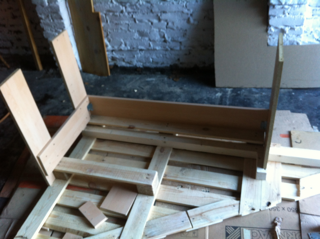 DIY triangular pallet table, pt.2 - Pallet Furniture