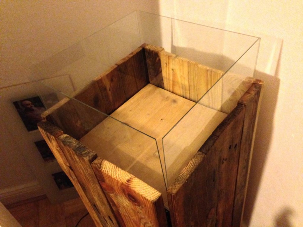 Side cabinet, wind light from pallets, photo frame glass - Pallet Furniture