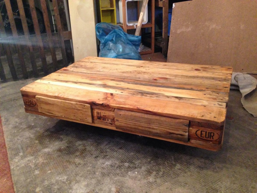 Pallet table: Coffee/Couch table from euro pallets DIY - Pallet Furniture