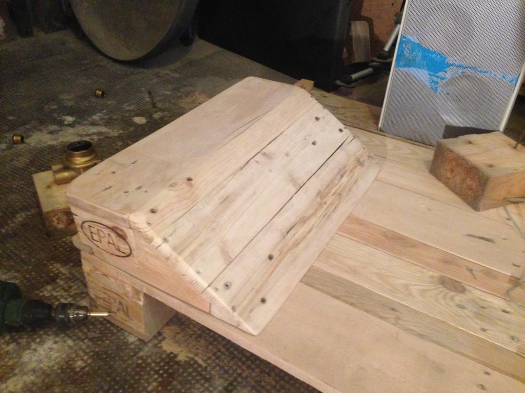 Steampunk pallet desk (with server) part 1 - Pallet Furniture