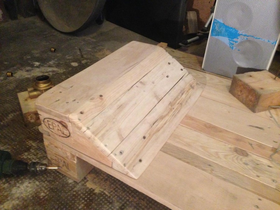 Steampunk pallet desk (with server) part 1 - Pallet Furniture