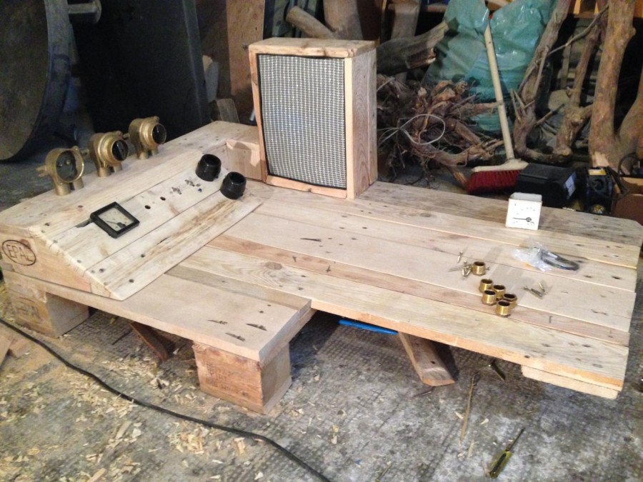 Steampunk pallet desk (with server) part 1 - Pallet Furniture