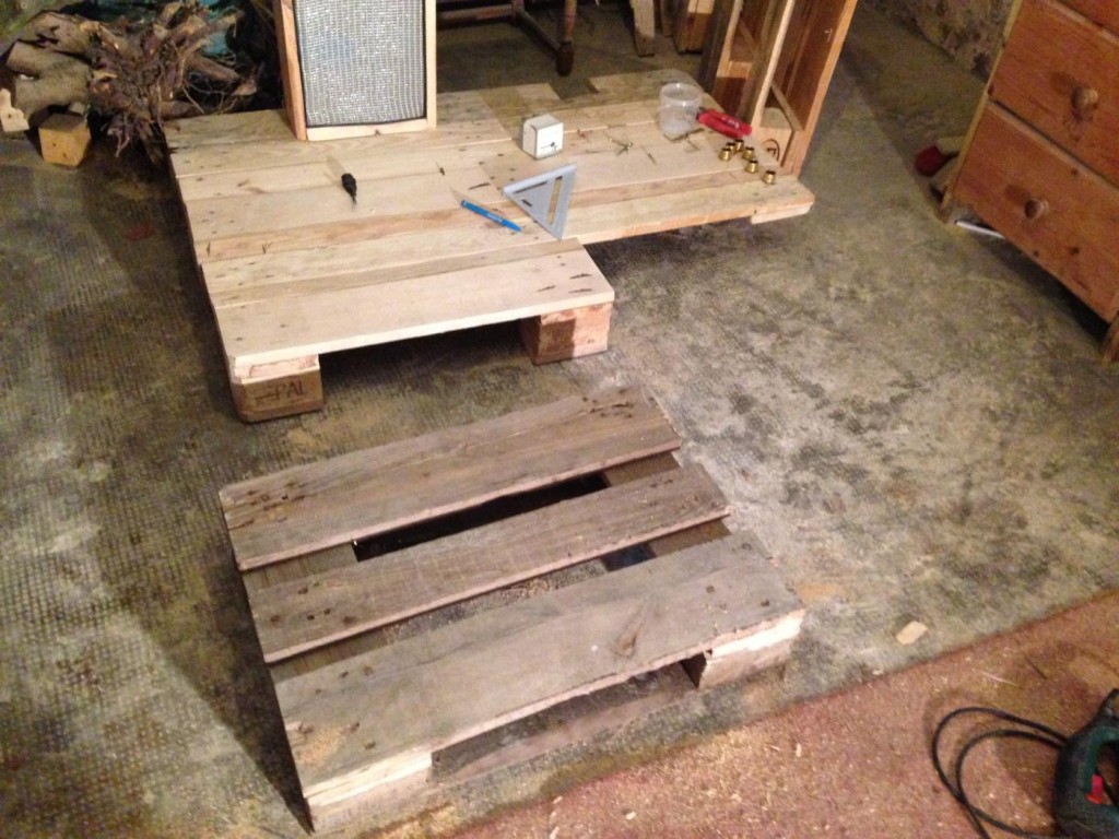 Steampunk pallet desk (with server) part 1 - Pallet Furniture