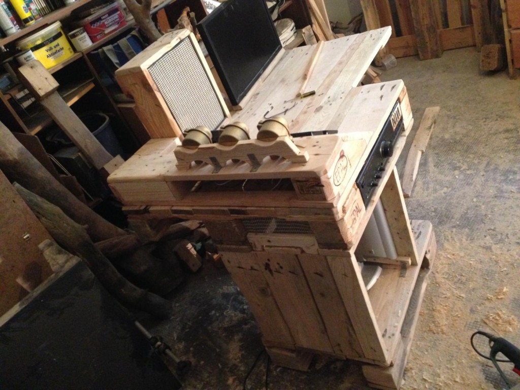 Steampunk pallet desk (with server) part 1 - Pallet Furniture