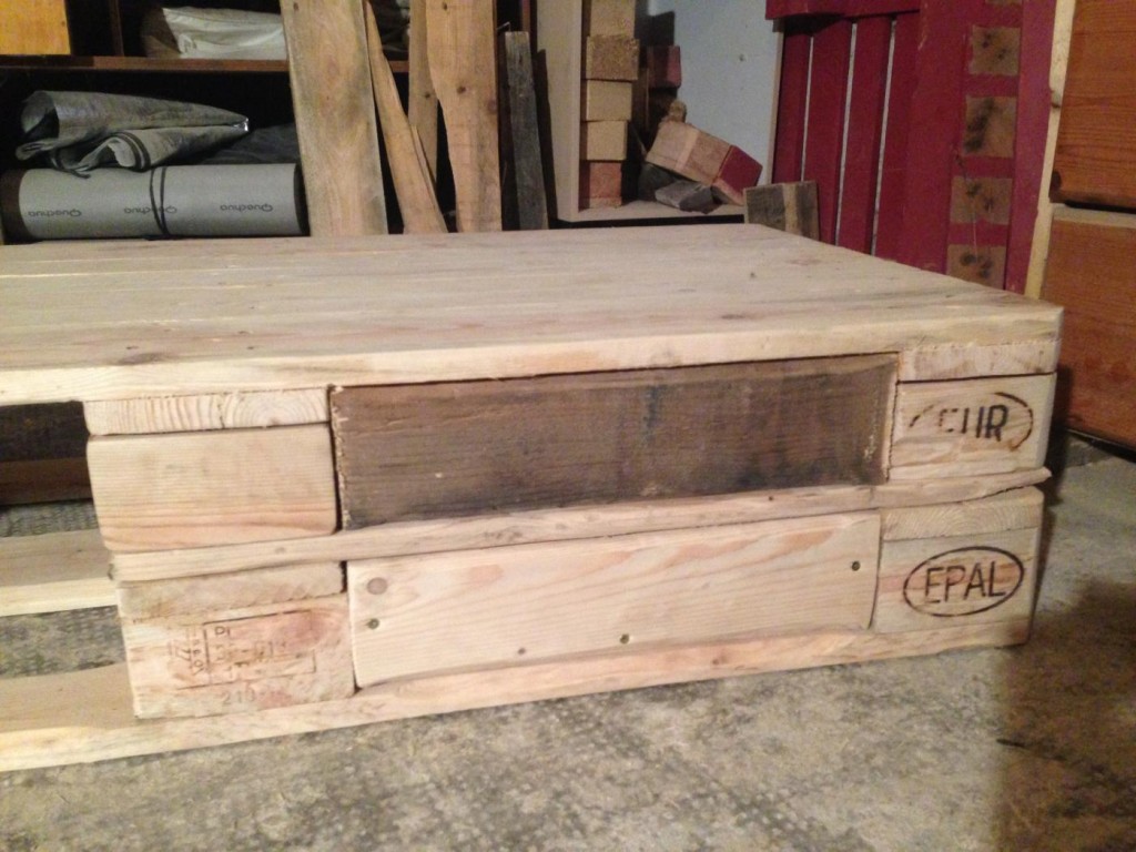 Pallet Couch Table 2: two floors, improved drawer slides - Pallet Furniture
