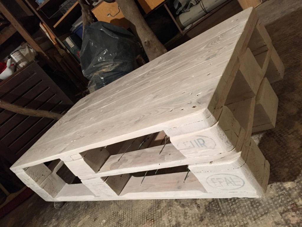 Pallet Couch Table 2: two floors, improved drawer slides - Pallet Furniture