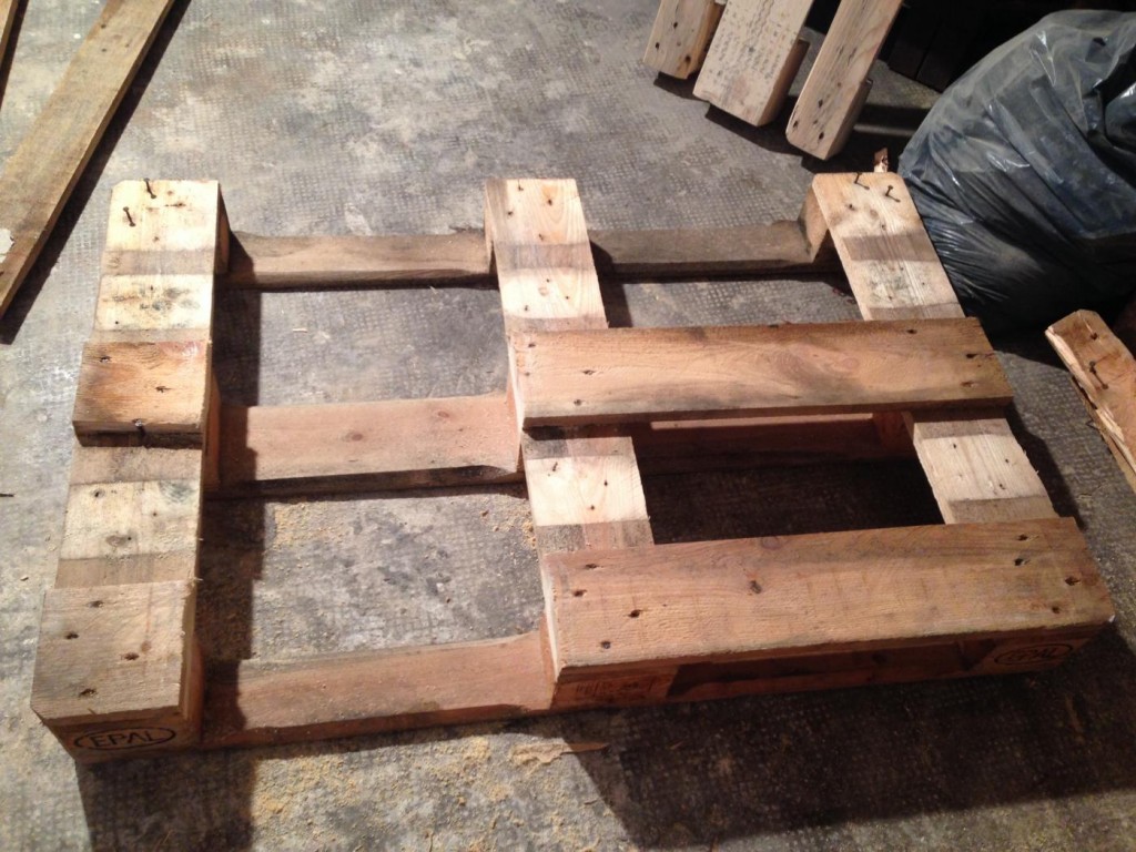 Pallet Couch Table 2: two floors, improved drawer slides - Pallet Furniture